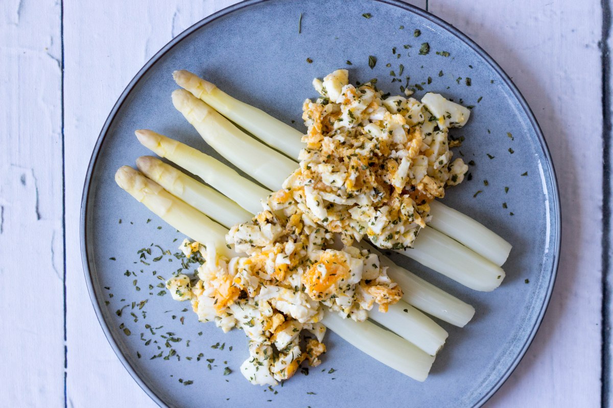 Witte asperges op Vlaamse wijze – Vickylicious
