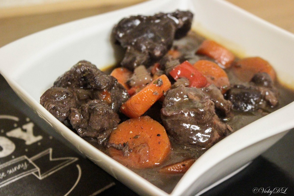 Everzwijnragout met rode wijn – Vickylicious