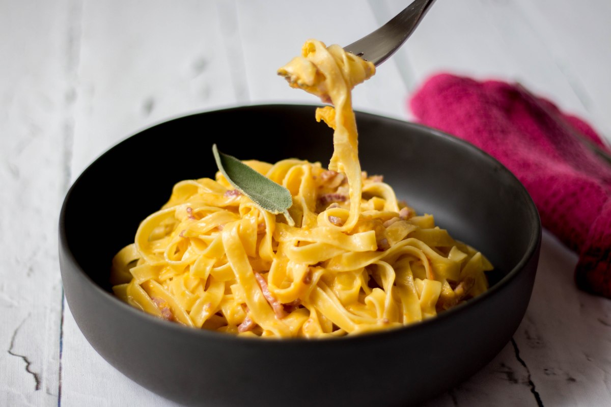 Tagliatelle met pompoen en spekjes – Vickylicious