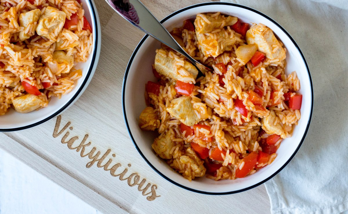Wok met rijst, kip, paprika en zoetzure saus – Vickylicious