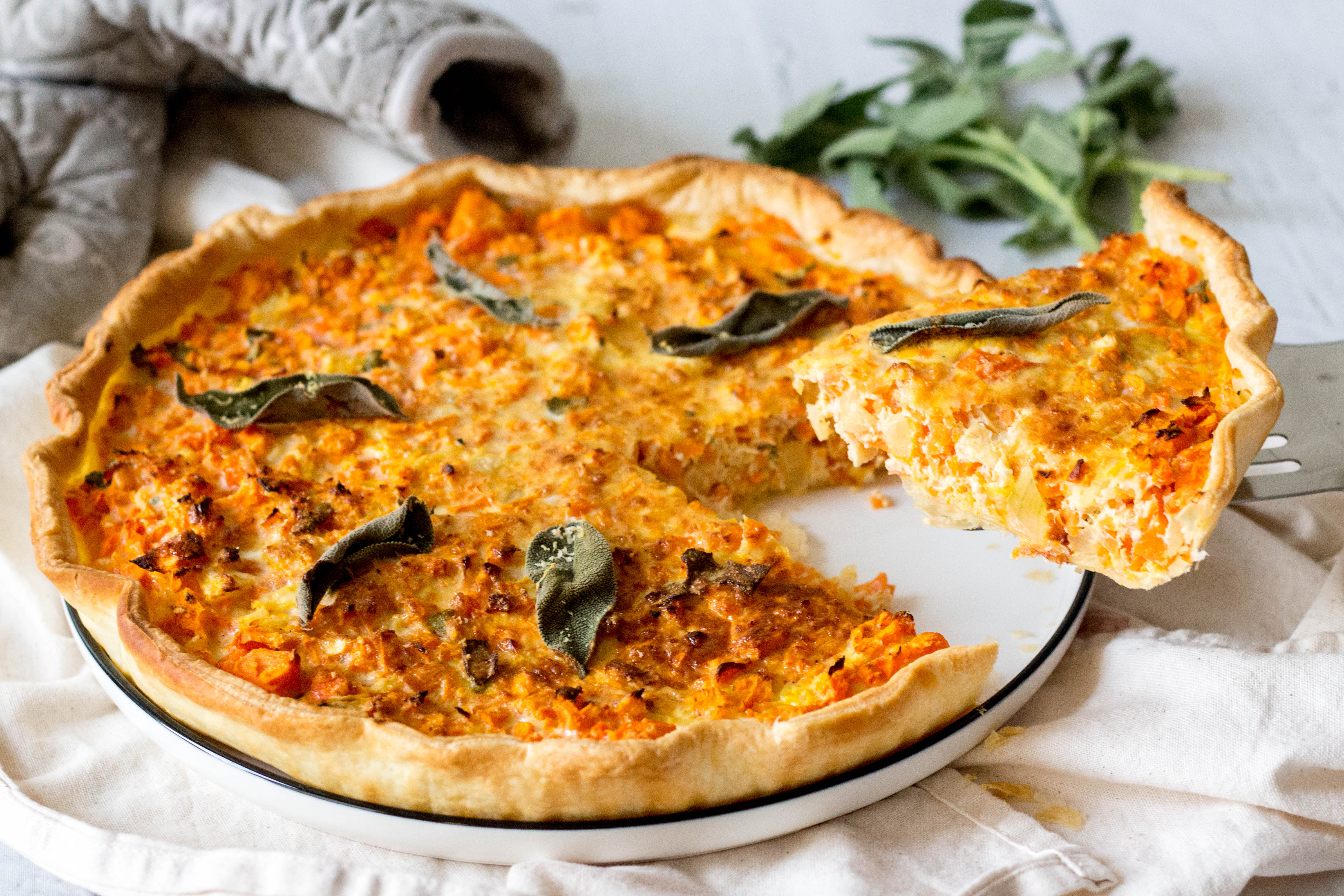Quiche van zoete aardappel, wortel en salie – Vickylicious
