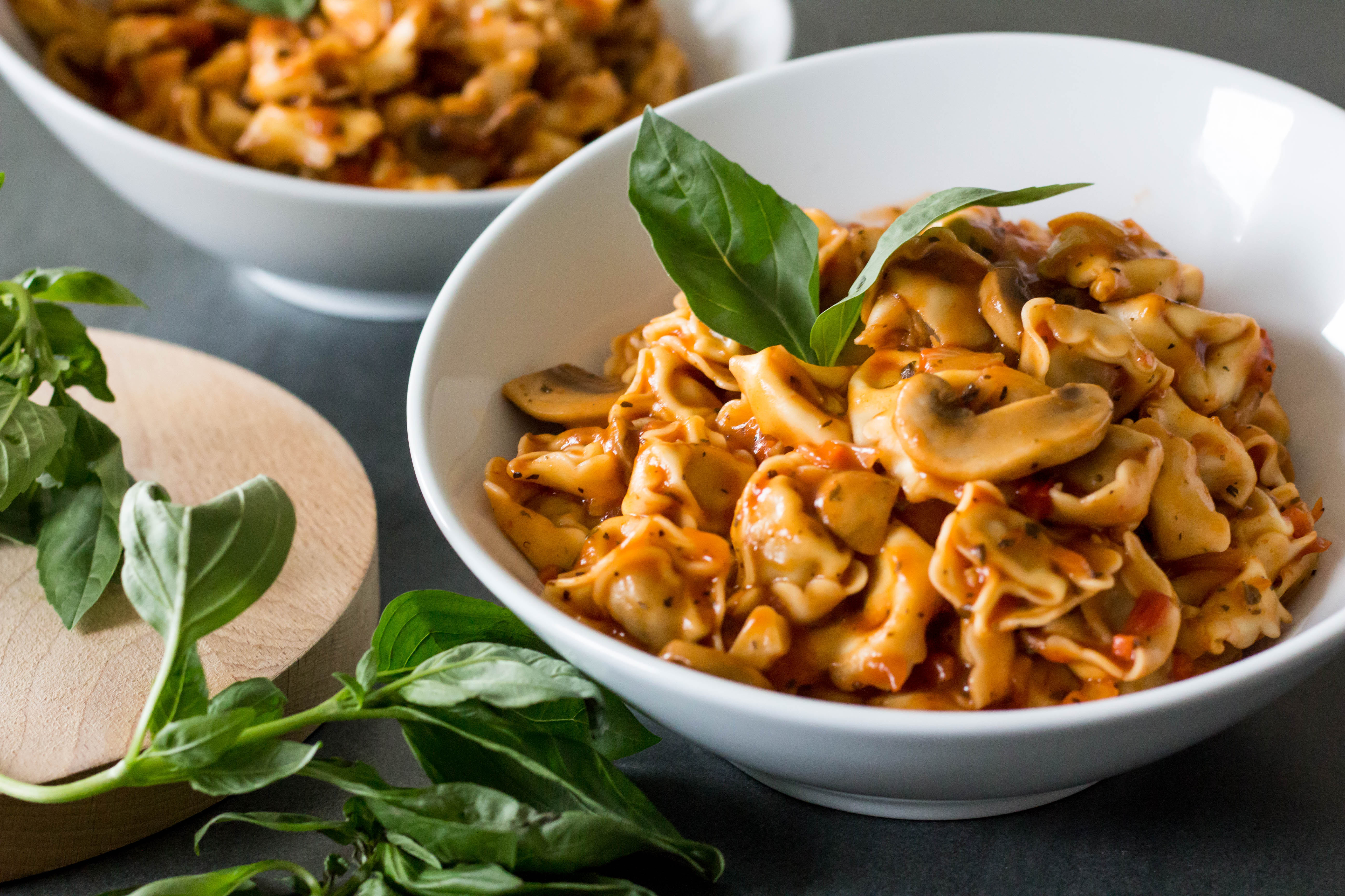 Tortellini met champignons en tomatensaus – Vickylicious