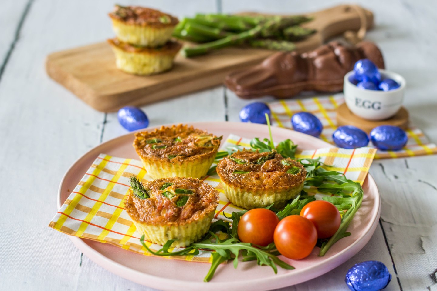 ei-muffins met spek en groene asperges uit de hetelucht friteuse ...
