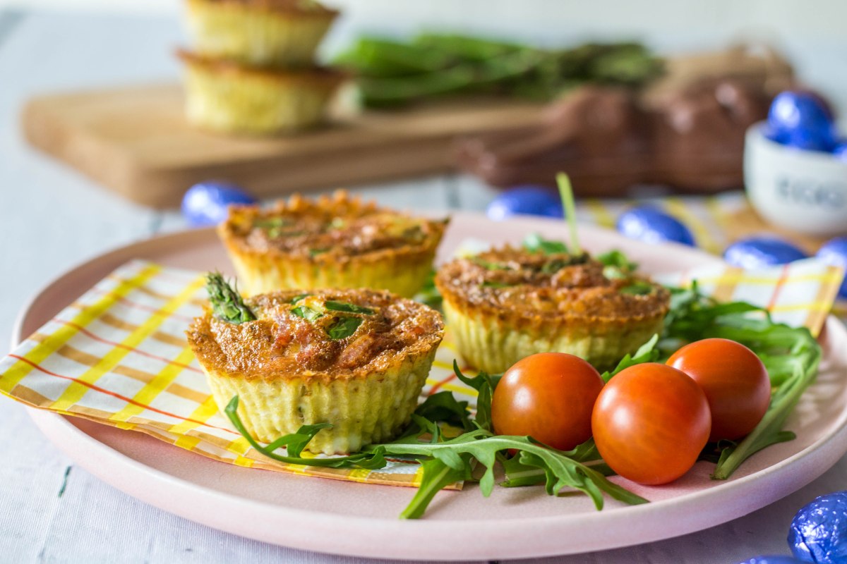 ei-muffins met spek en groene asperges uit de hetelucht friteuse ...